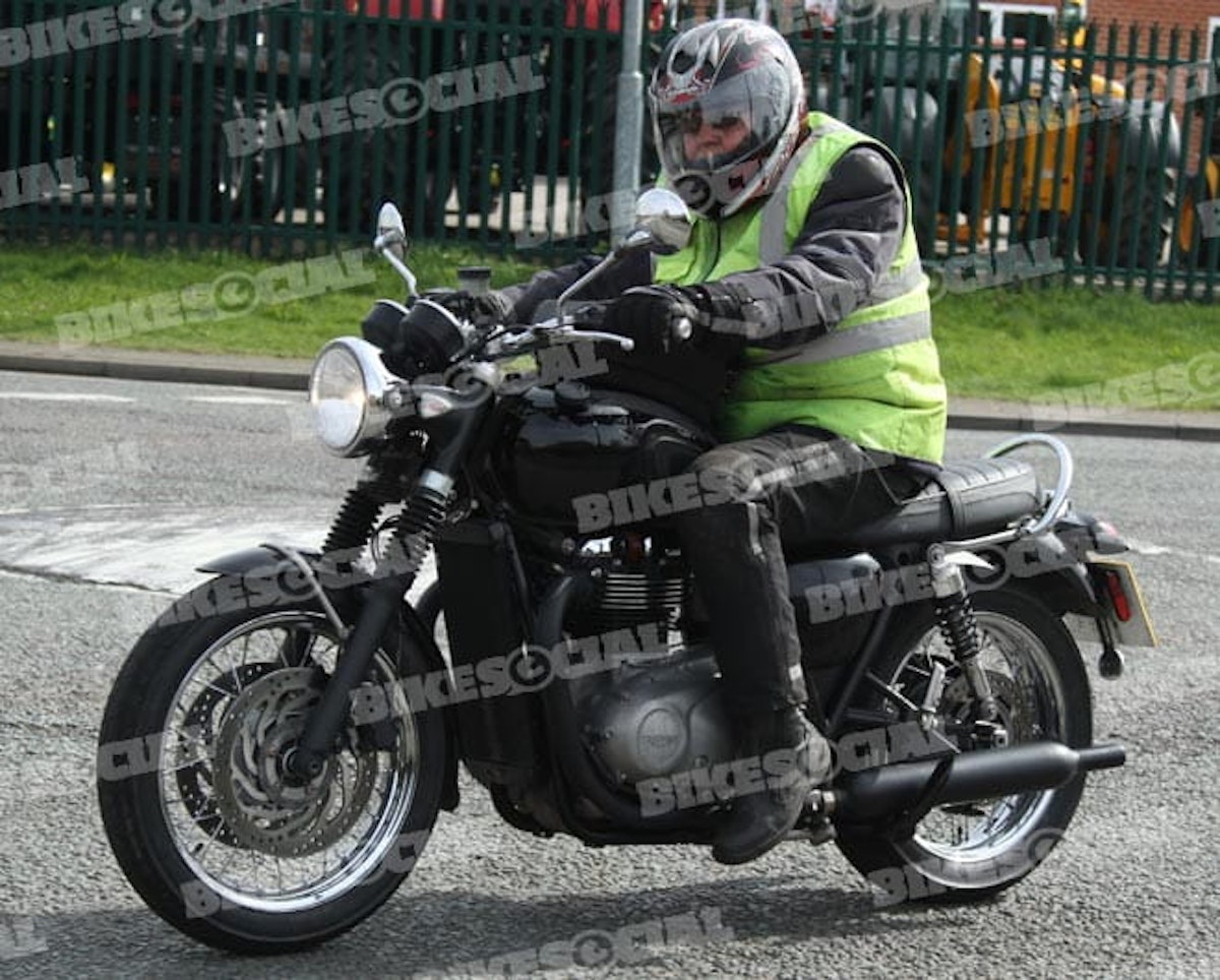 Spy shots! New 1100cc Triumph Bonneville