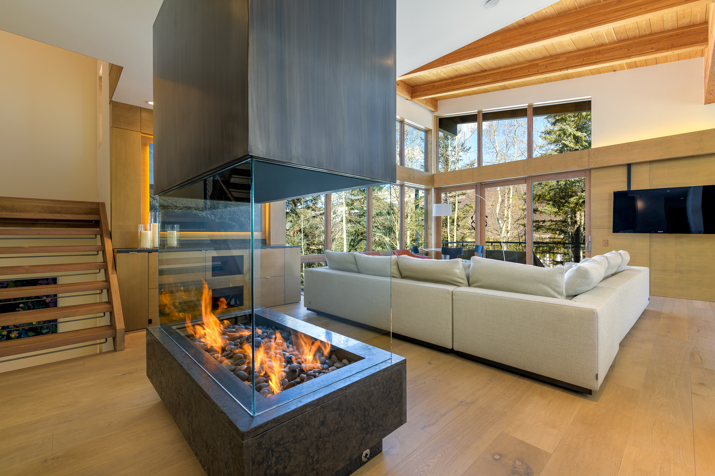 1738677638-1699572941-fairway-views-estate_vail_living-room-1_winter.jpeg