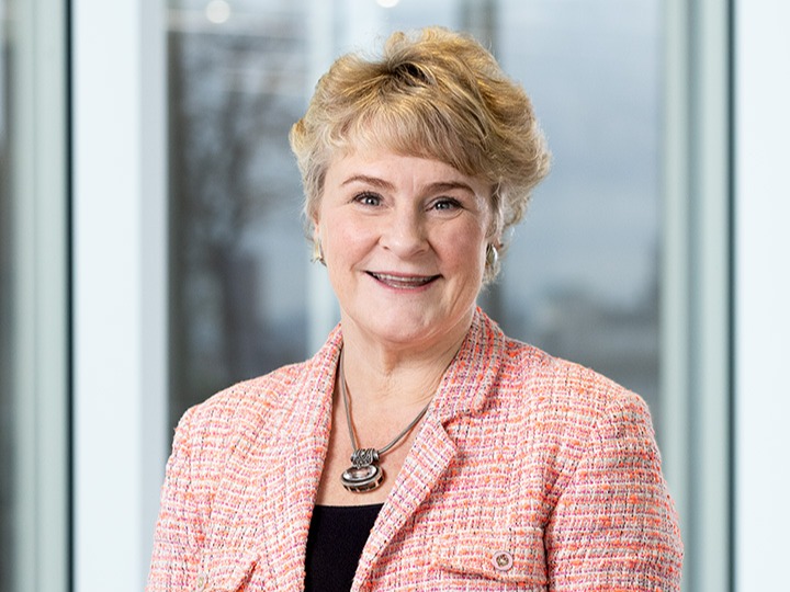 Sir Robin Budenberg CBE - biography | The Crown Estate