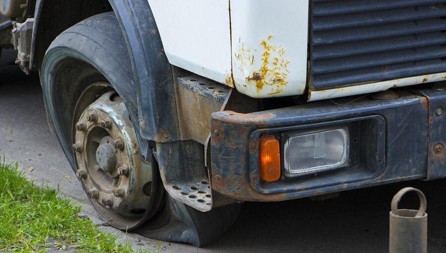 Tire Blowouts | What Causes a Truck Tire Blowout? | Attorney Guss