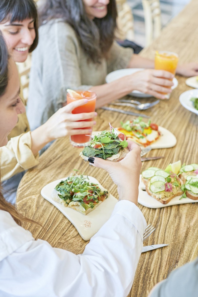Relations forgées autour d'une table commune