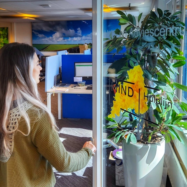 MIND Hulplijn | In je bol