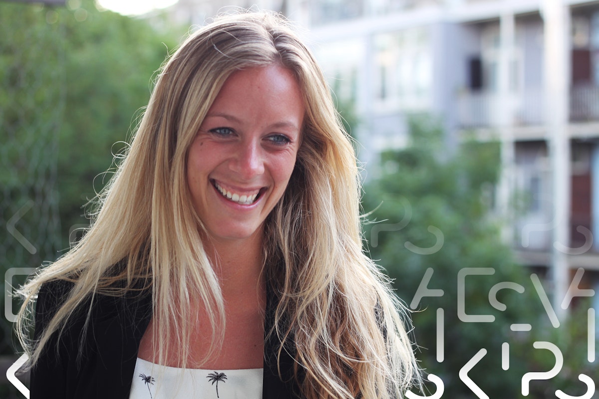 Jolyn (27): "Ik geef m'n geld uit aan herinneringen opbouwen" | Peaks
