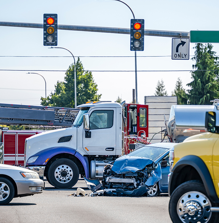 Commercial Vehicle Accident Attorney Tacoma | Park Chenaur