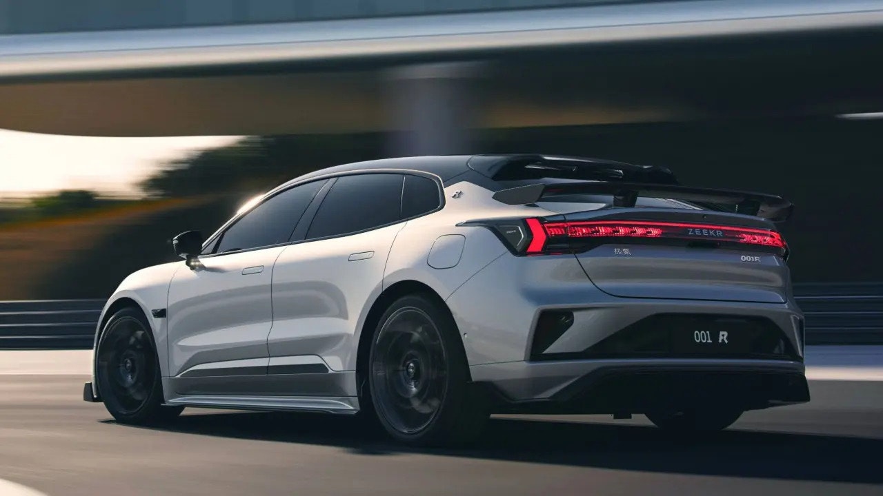 Como é domar os mais de 1.200 cv do elétrico ZEEKR 001 FR | Impressões