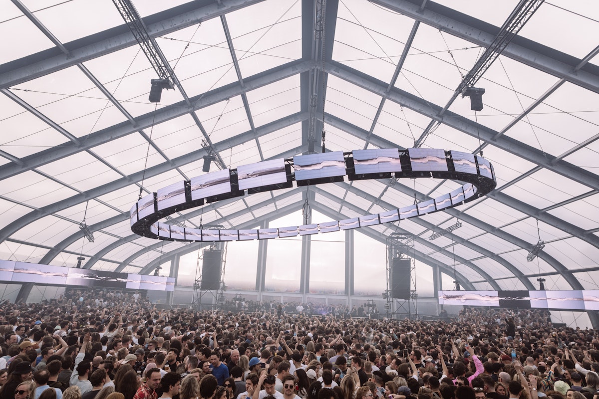 Lighting up the AMP stage: Emma’s and Deborah’s visual art for DGTL