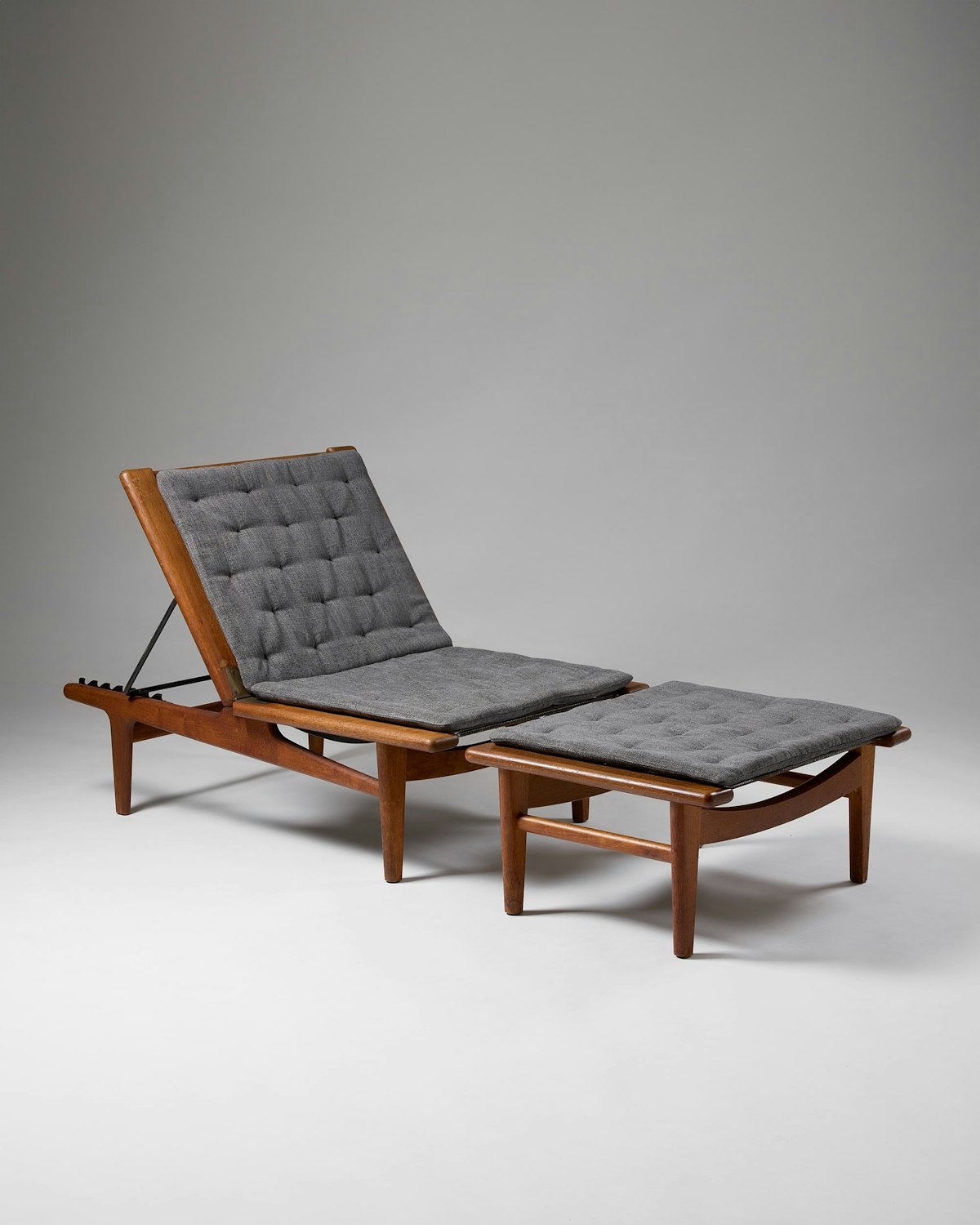 Adjustable chaise/daybed designed by Hans Wegner, Denmark. 1950's.