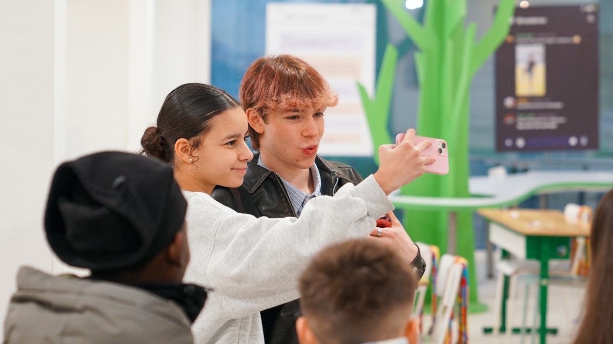 Jongeren informeren via influencers: hoe samenwerken?