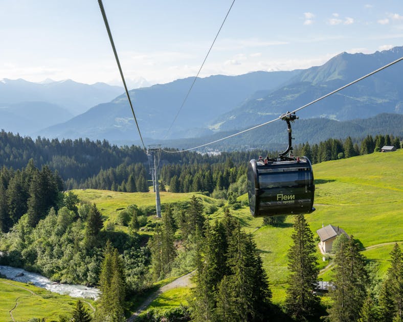 FlemXpress rope taxi gondola Switzerland - Travel Switzerland