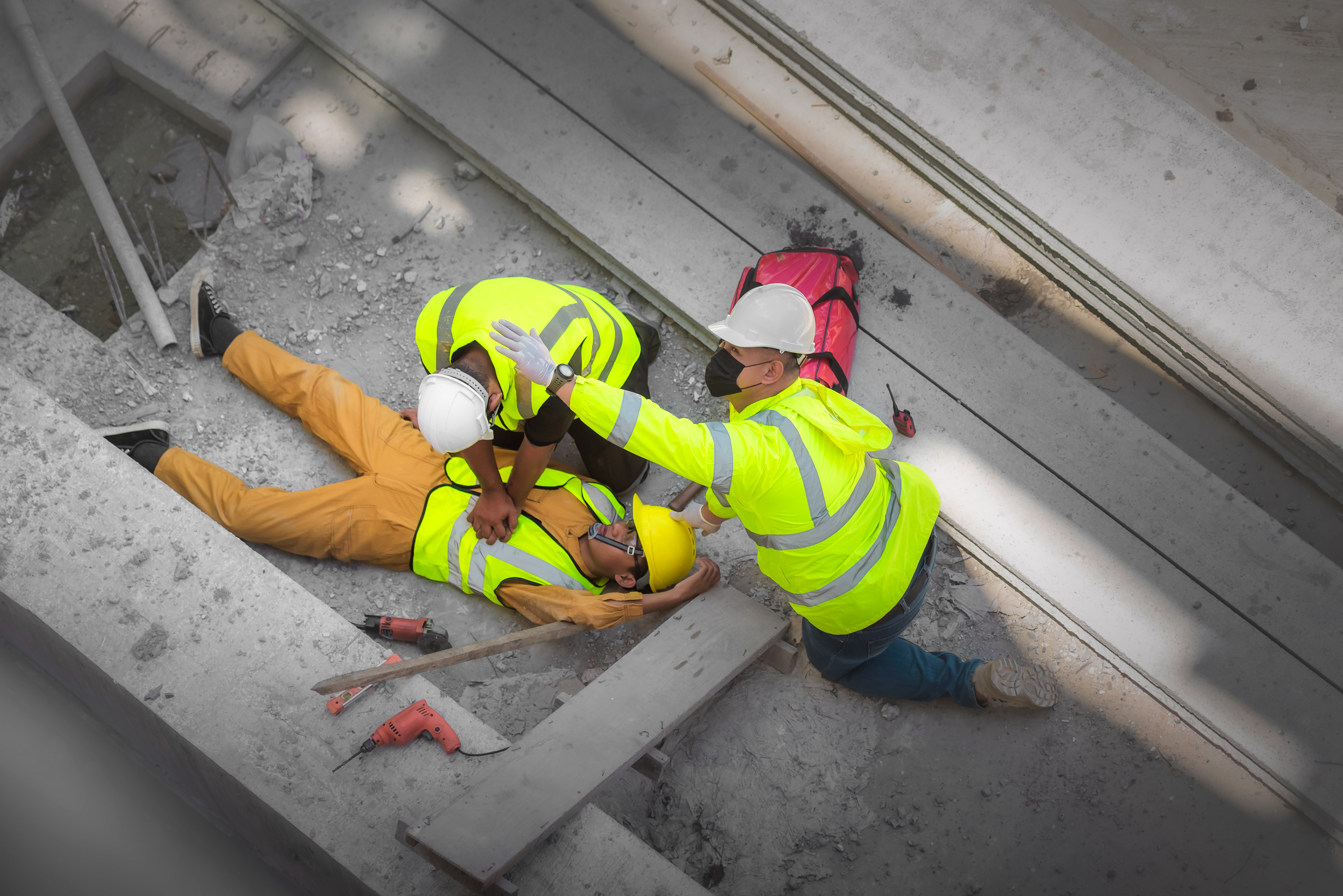 Dangers of Falls and Falling Objects at Construction Sites | Blog | The ...
