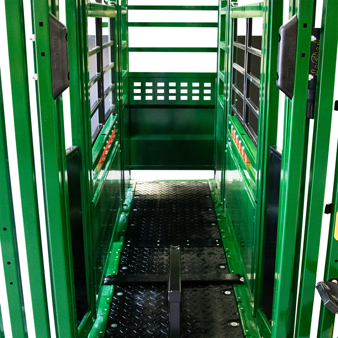 Powerlock 105 Series Hydraulic Squeeze Chute | Arrowquip