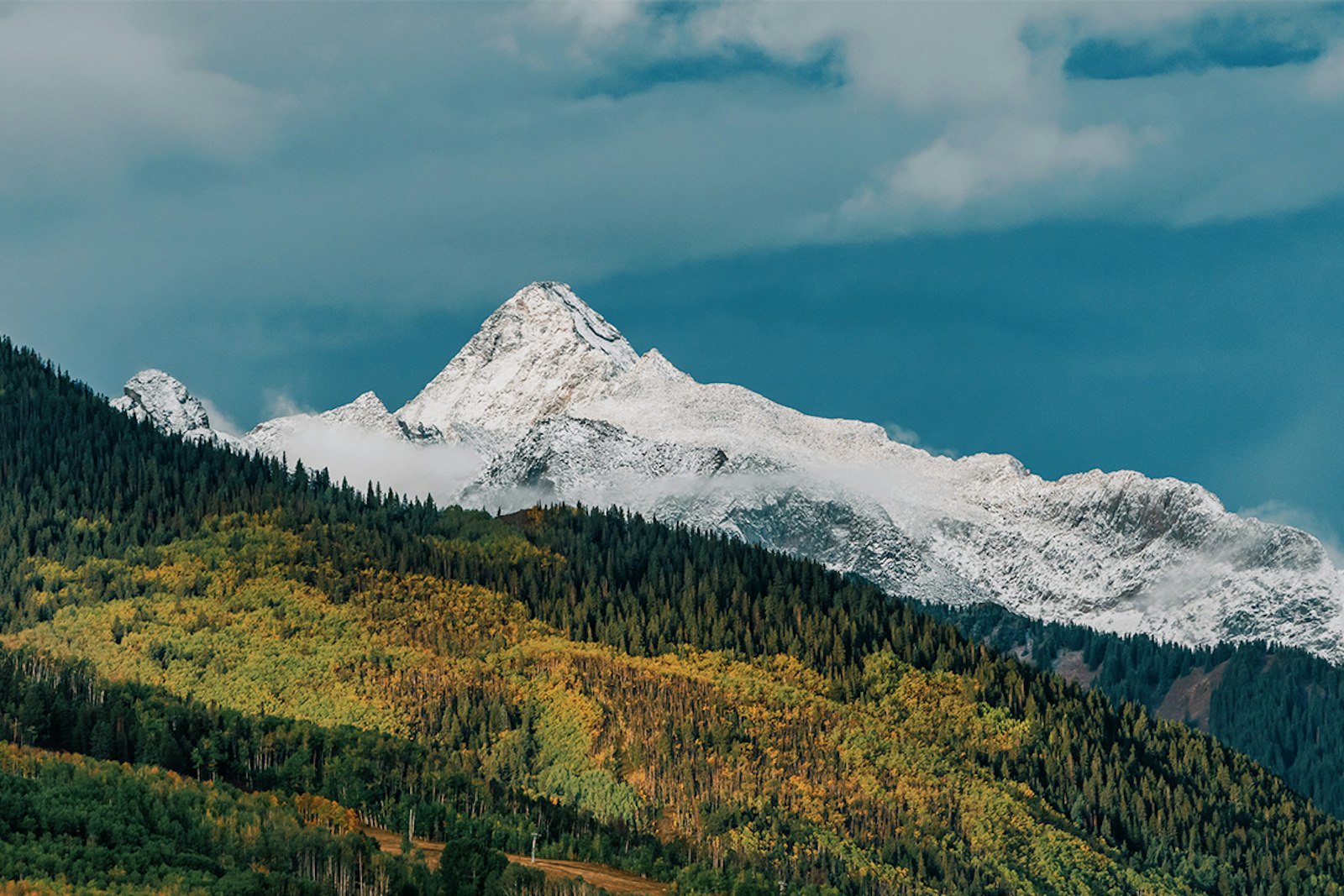 First Snowfall of Winter 2025/26 Hits Colorado Ski Resorts