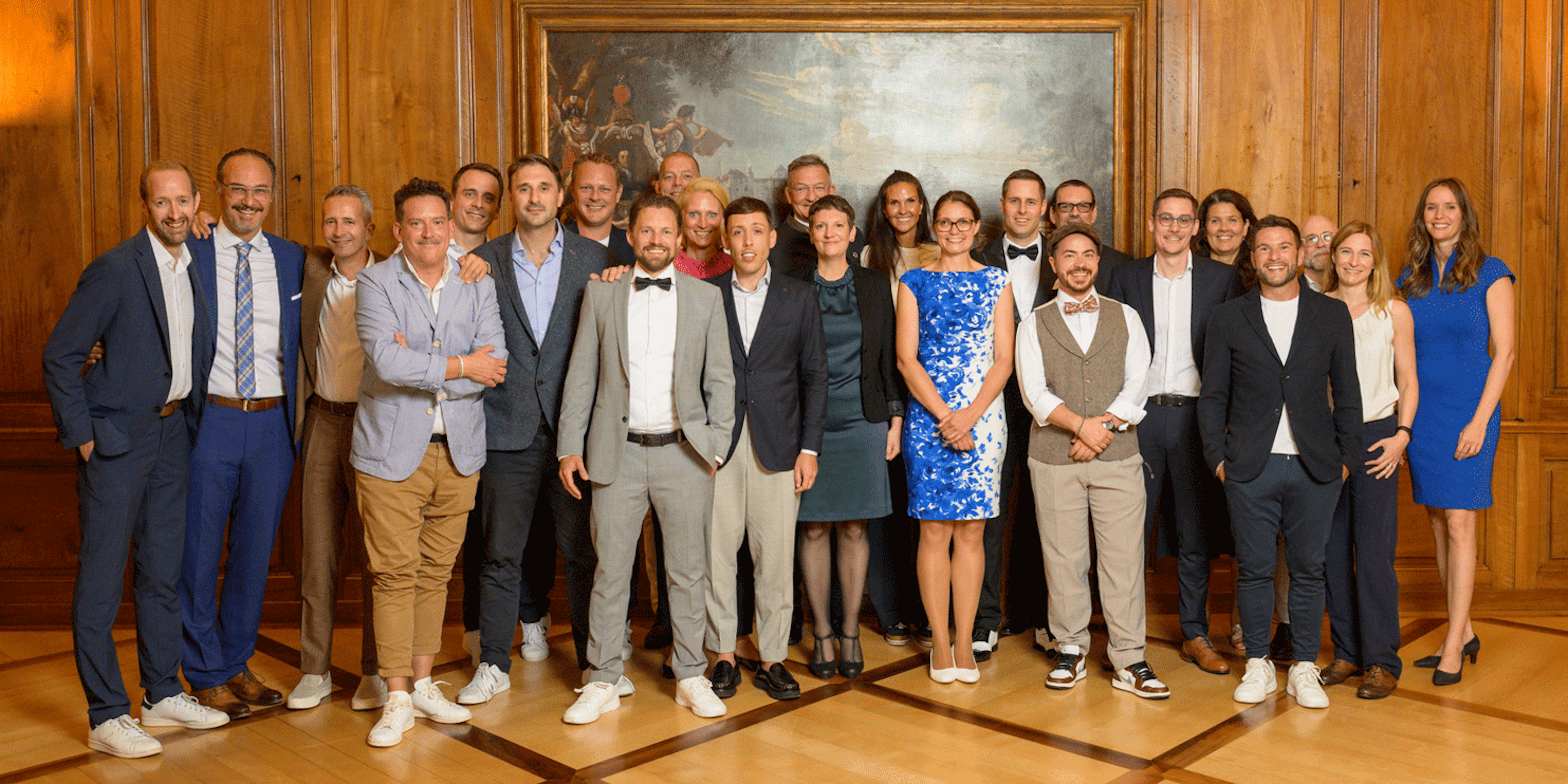 EMBA Digital Leadership HWZ: 17 Diplomand:innen feiern ihren Abschluss