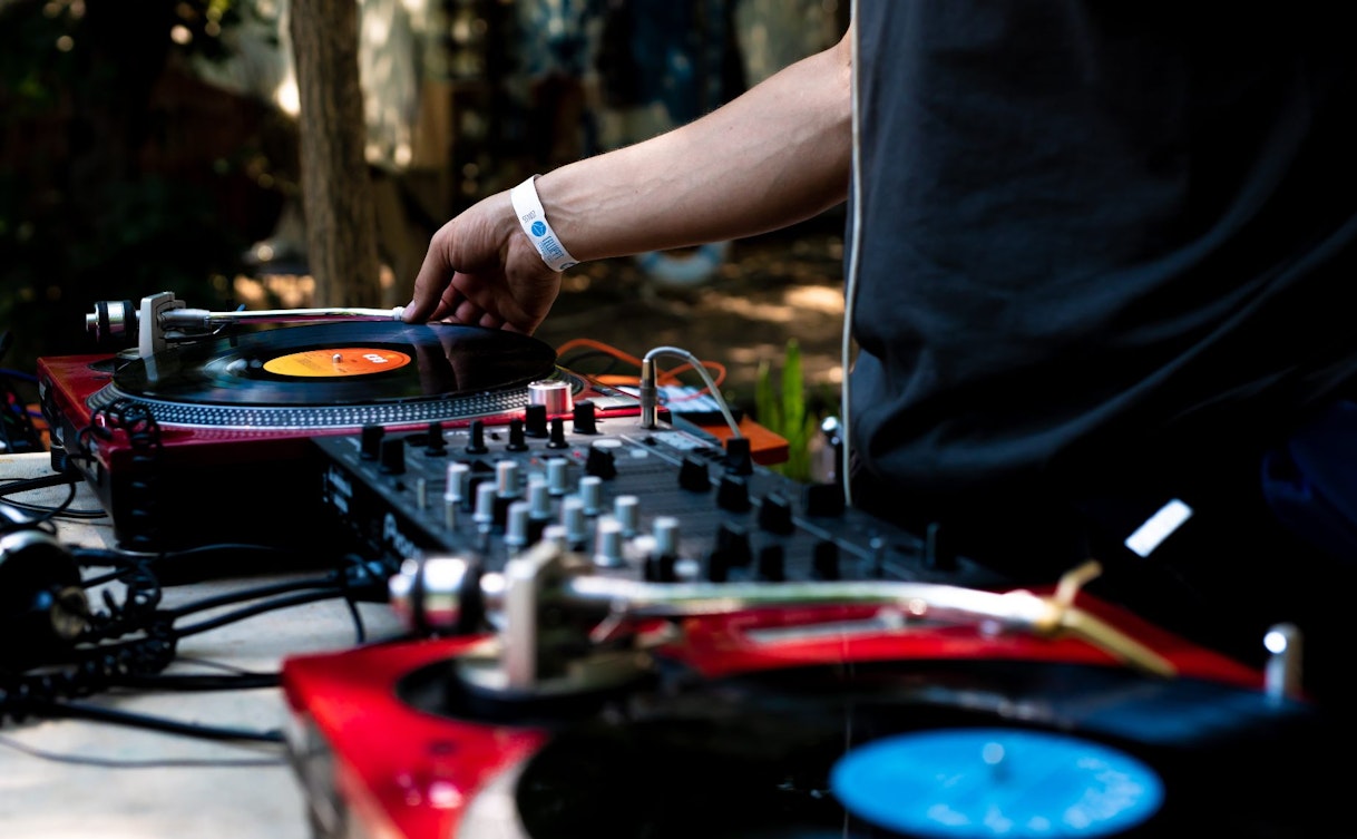 The History Of Vinyl: From Fall To Resurgence