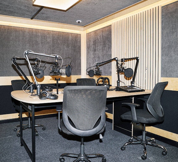 London Podcast Studios - 24/7 Studio Hire | Pirate Studios