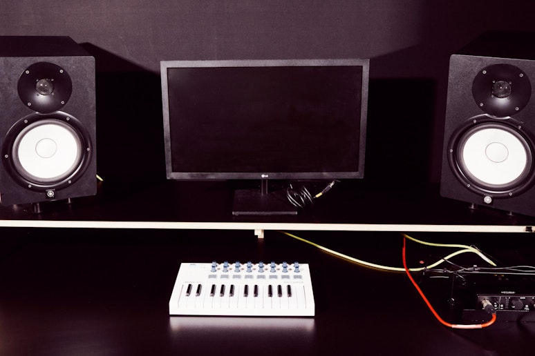 World's Largest Network of Recording Studios | PIRATE.COM