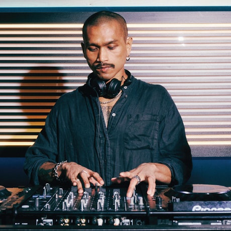 Learn to DJ - Crossfader DJ Course & Pirate DJ Studios | PIRATE.COM