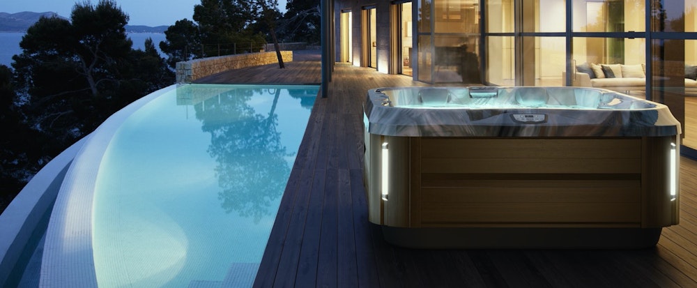 J-325™| Compact Portable Outdoor Spa | Jacuzzi®