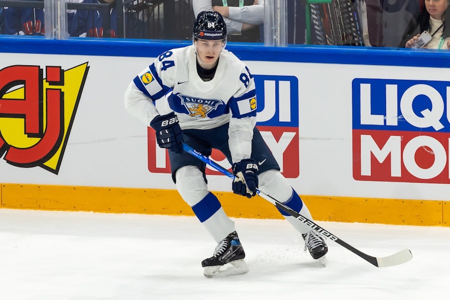 Kaapo Kakko: ”Kiva olla keskellä, kun löytyy kovajalkaiset äijät ...