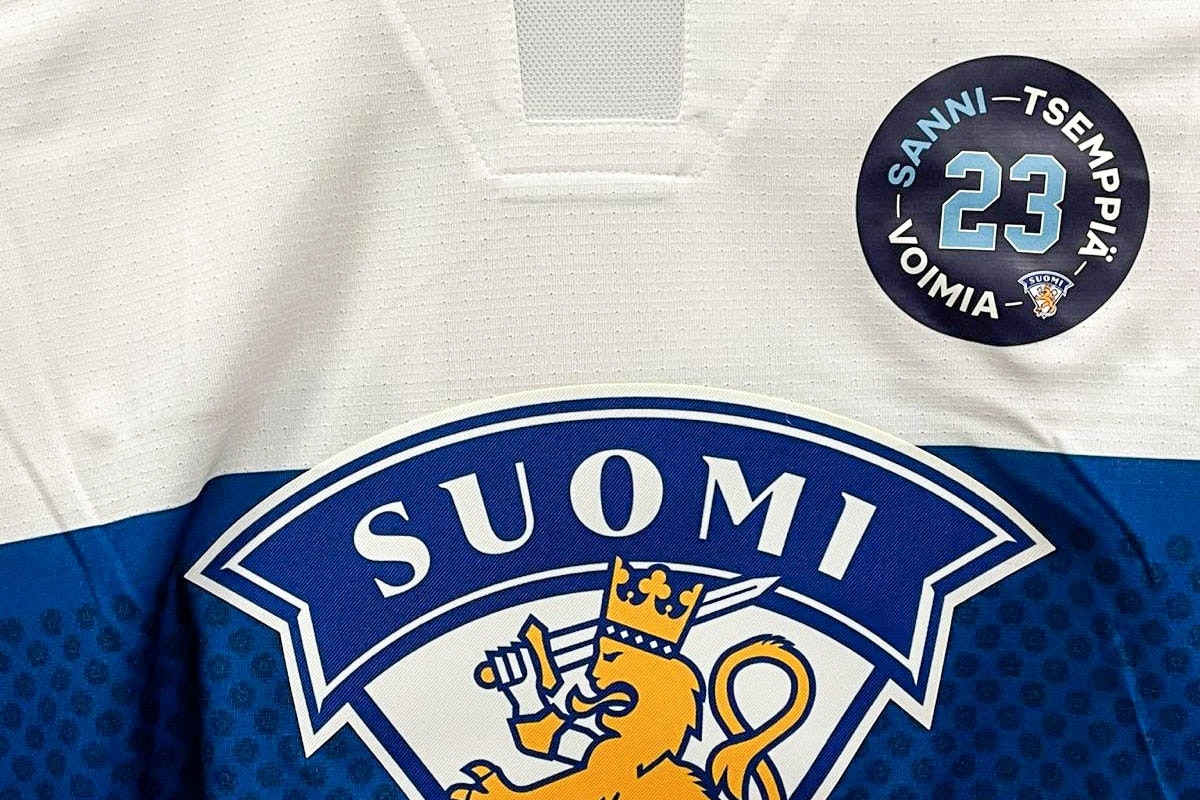 Naisleijonat kunnioittaa Sanni Hakalaa pelipaidoilla - Leijonat