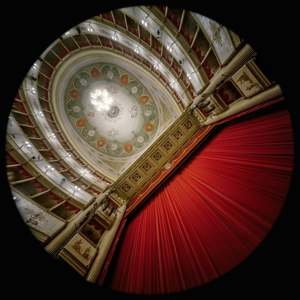 Sipario - Teatro Comunale Pavarotti-Freni