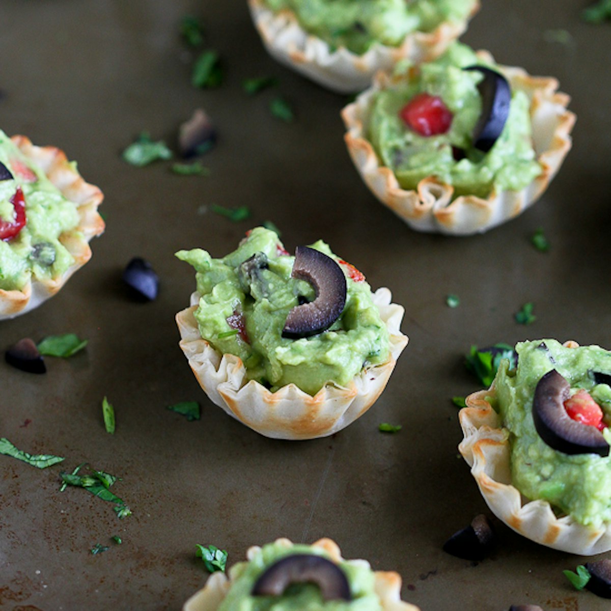 Fresh and healthy mini guacamole and olive cups - Lifesum