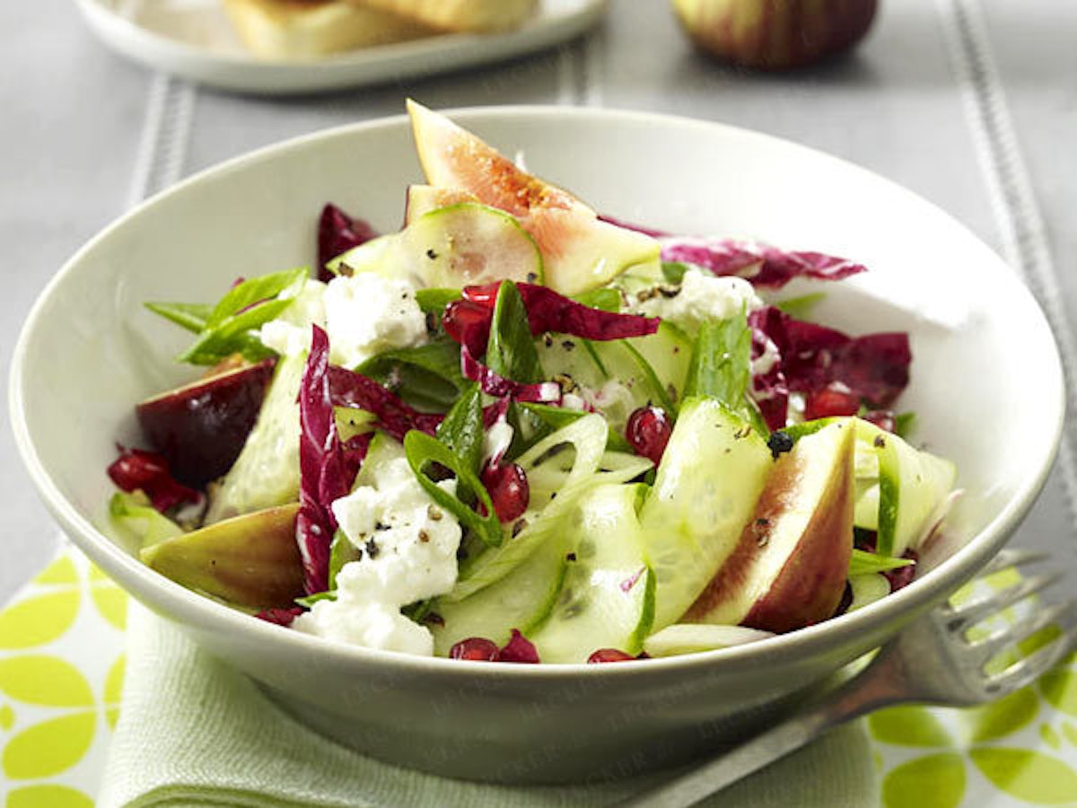 Unusual cucumber salad with pomegranate, figs, and radicchio - Lifesum