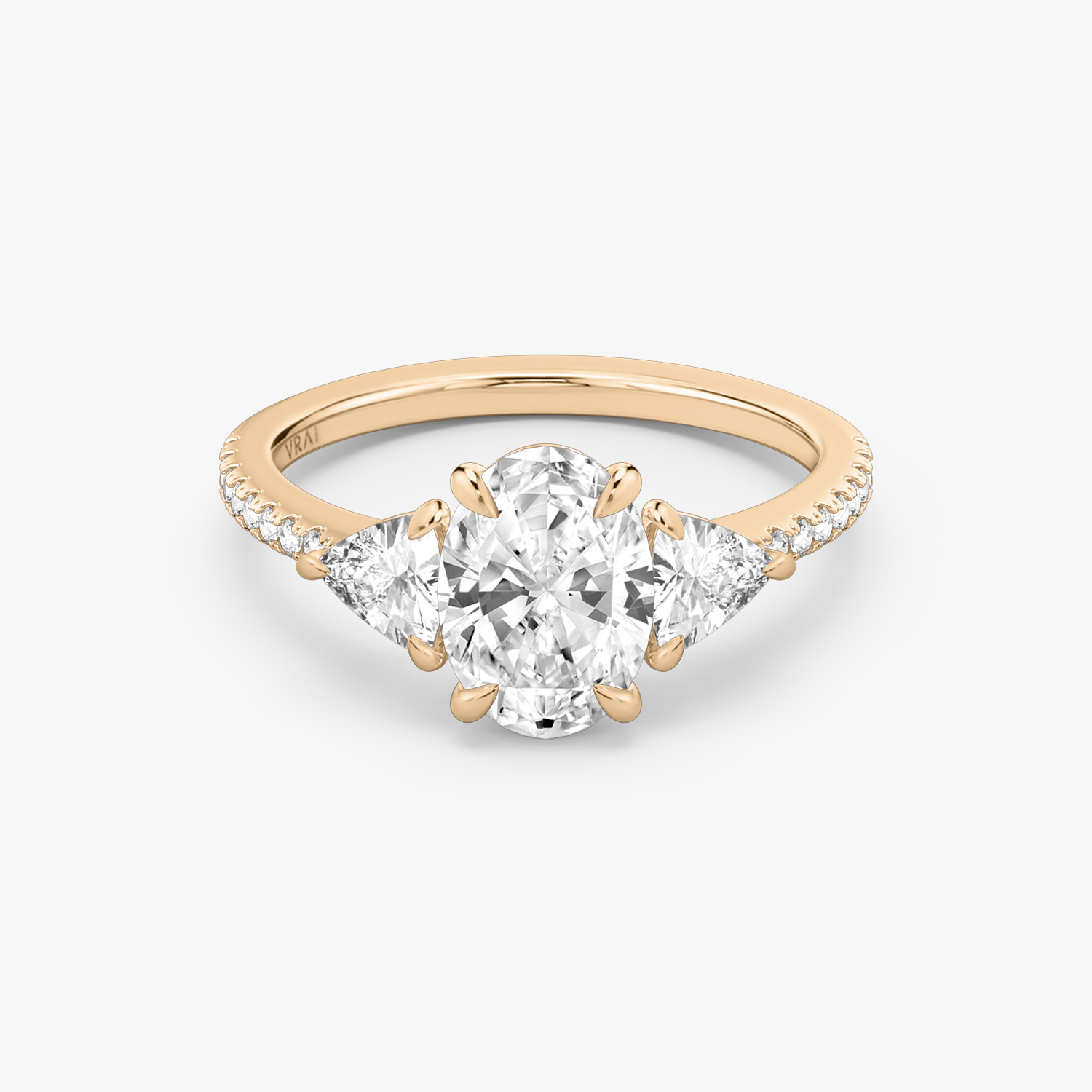 Round vs Oval Engagement Rings: Differences & Similarities | VRAI