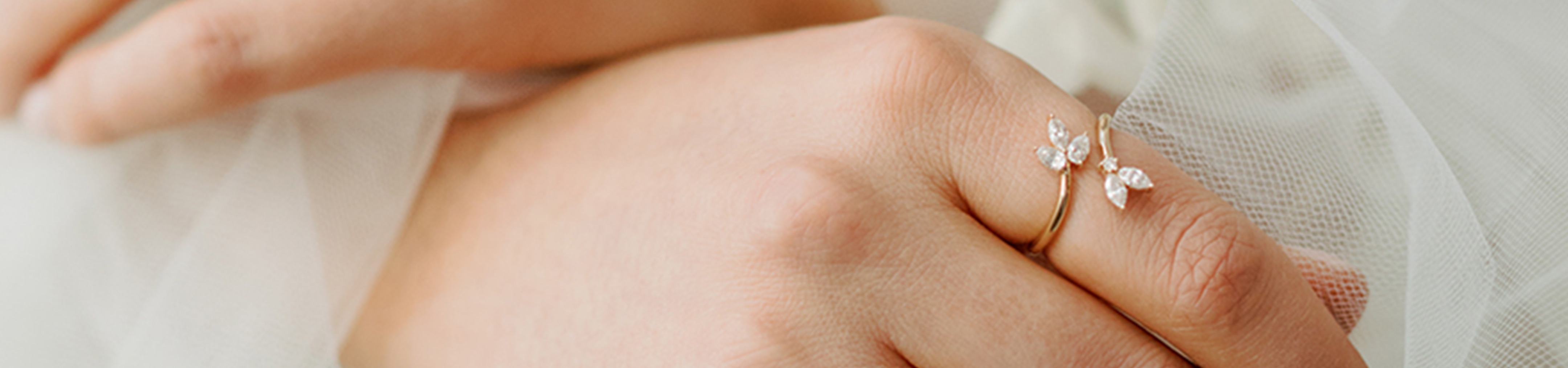 Diamond Cluster Rings: What Are They and How to Wear Them | VRAI ...