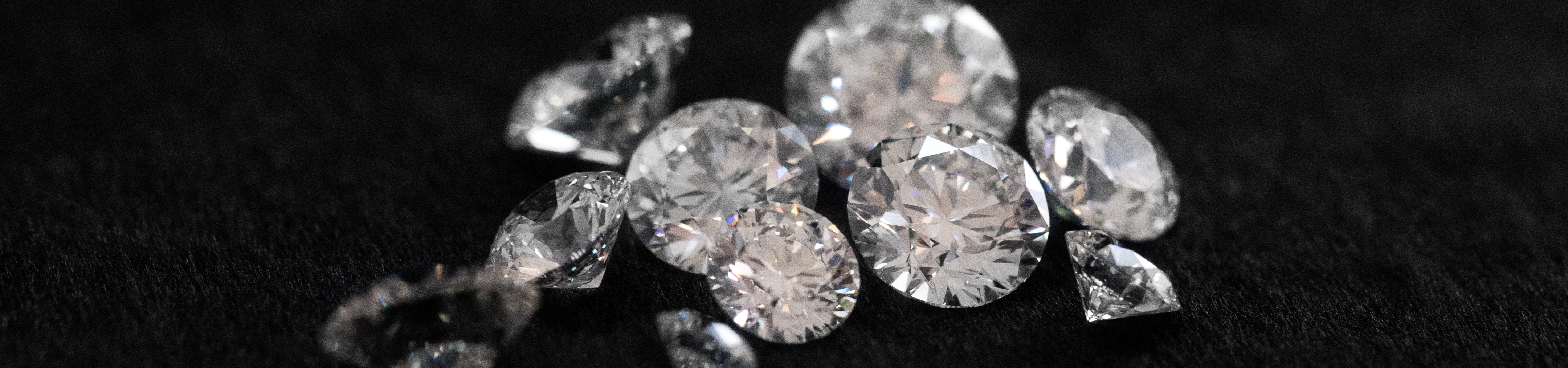 4 Carat Diamonds: A Guide To A Statement-Making Look | VRAI Created ...