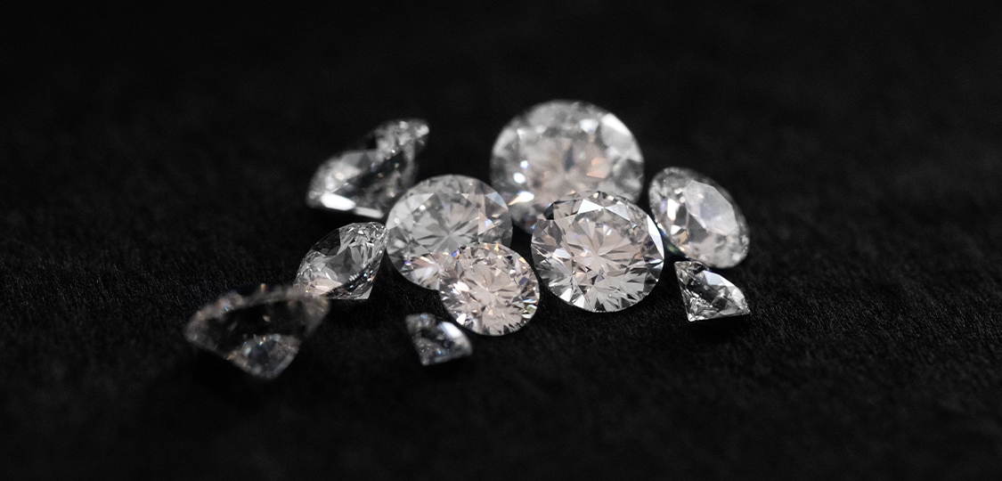 4 Carat Diamonds: A Guide To A Statement-Making Look | VRAI Created ...