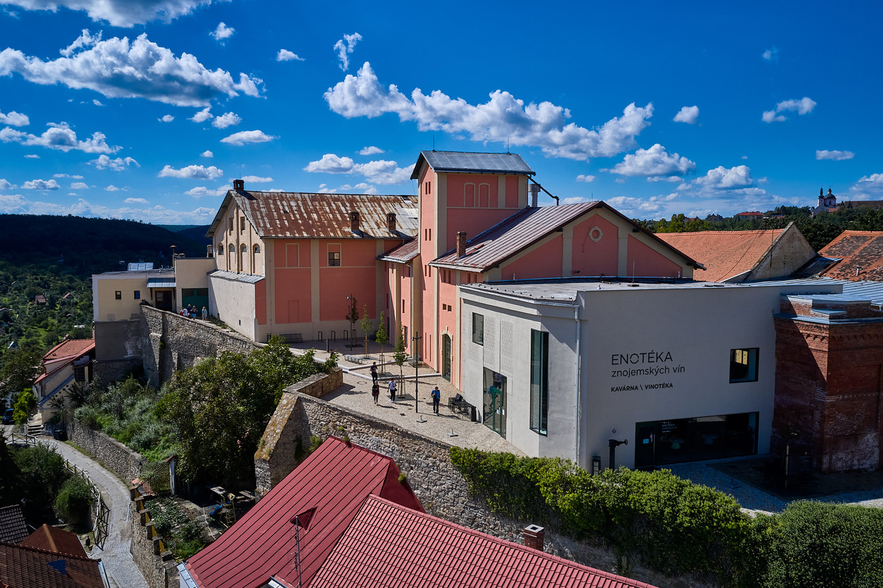 7 tipů kam za vínem ve Znojmě a okolí | Vína z Moravy a vína z Čech