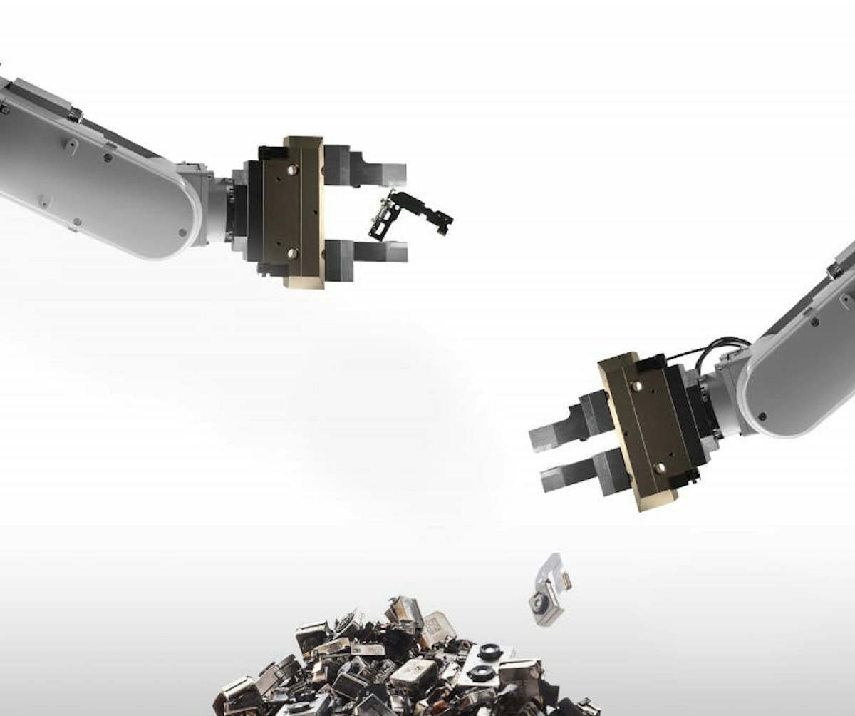 Apple's Daisy Robot Reclaims iPhone Components