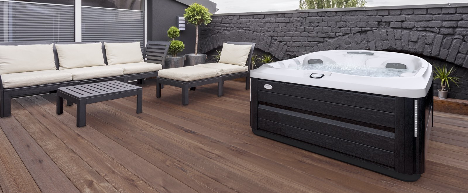 J-435™ | Large Outdoor Sp Pool | Jacuzzi®