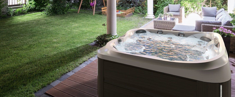 J-445™| Large Outdoor Spa Pool | Jacuzzi® | Spa World NZ