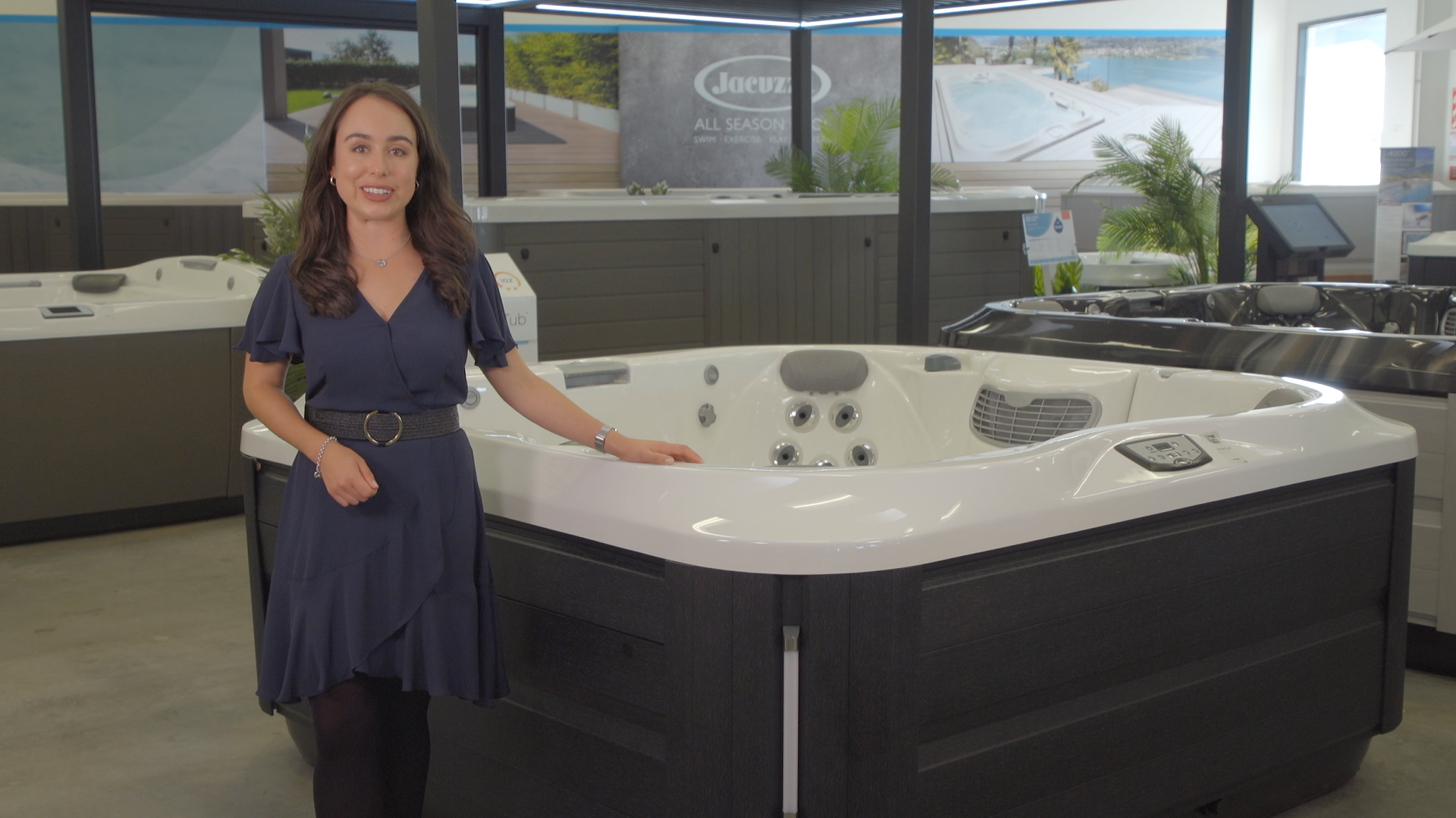 J-345™ | Large Portable Outdoor Spa | Jacuzzi®