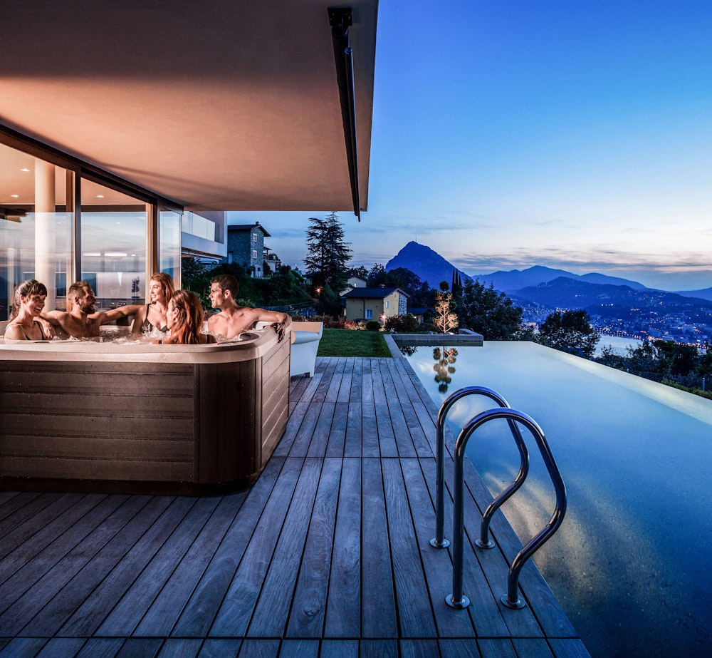 5-person spa | Family Spa Pool | Mercury Spa From Vortex™