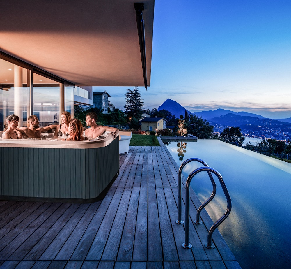 5-person spa | Family Spa Pool | Mercury Spa From Vortex™