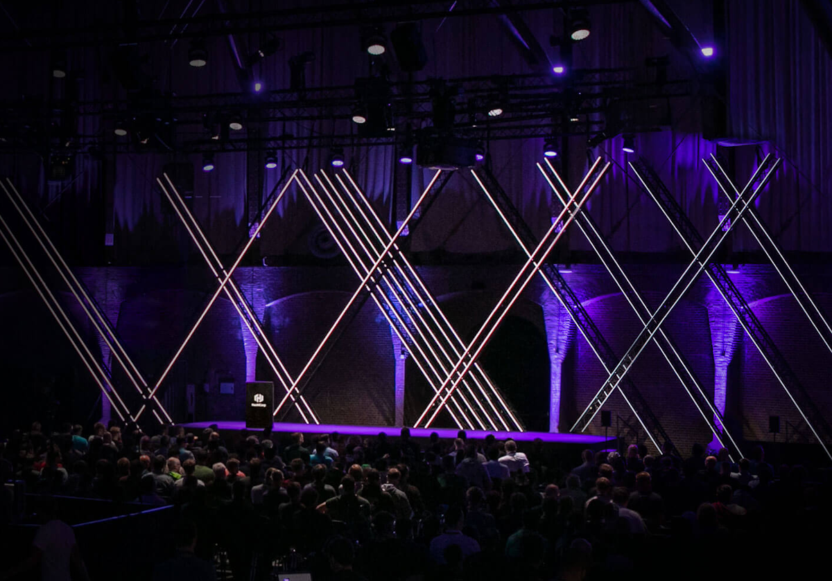 Unlocking the Cloud Operating Model with AWS