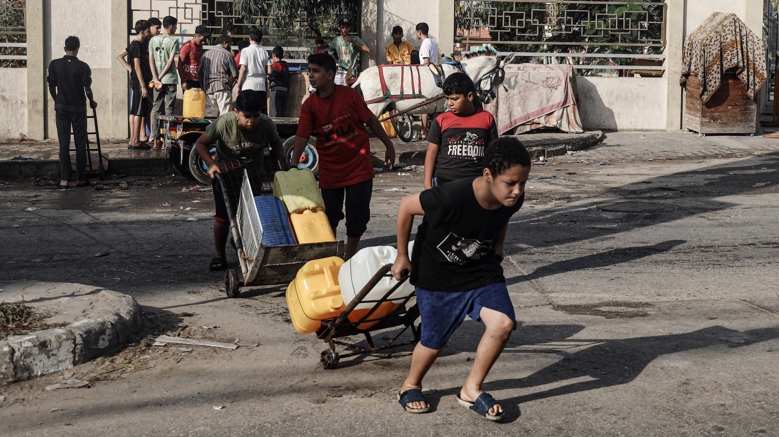 Un milione di bambini a Gaza non ha accesso a una quantità sufficiente ...