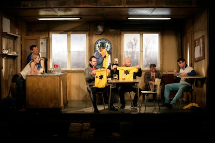 Ucpanej systém / Záznam divadelního představení (Kino Svět Chomutov ...