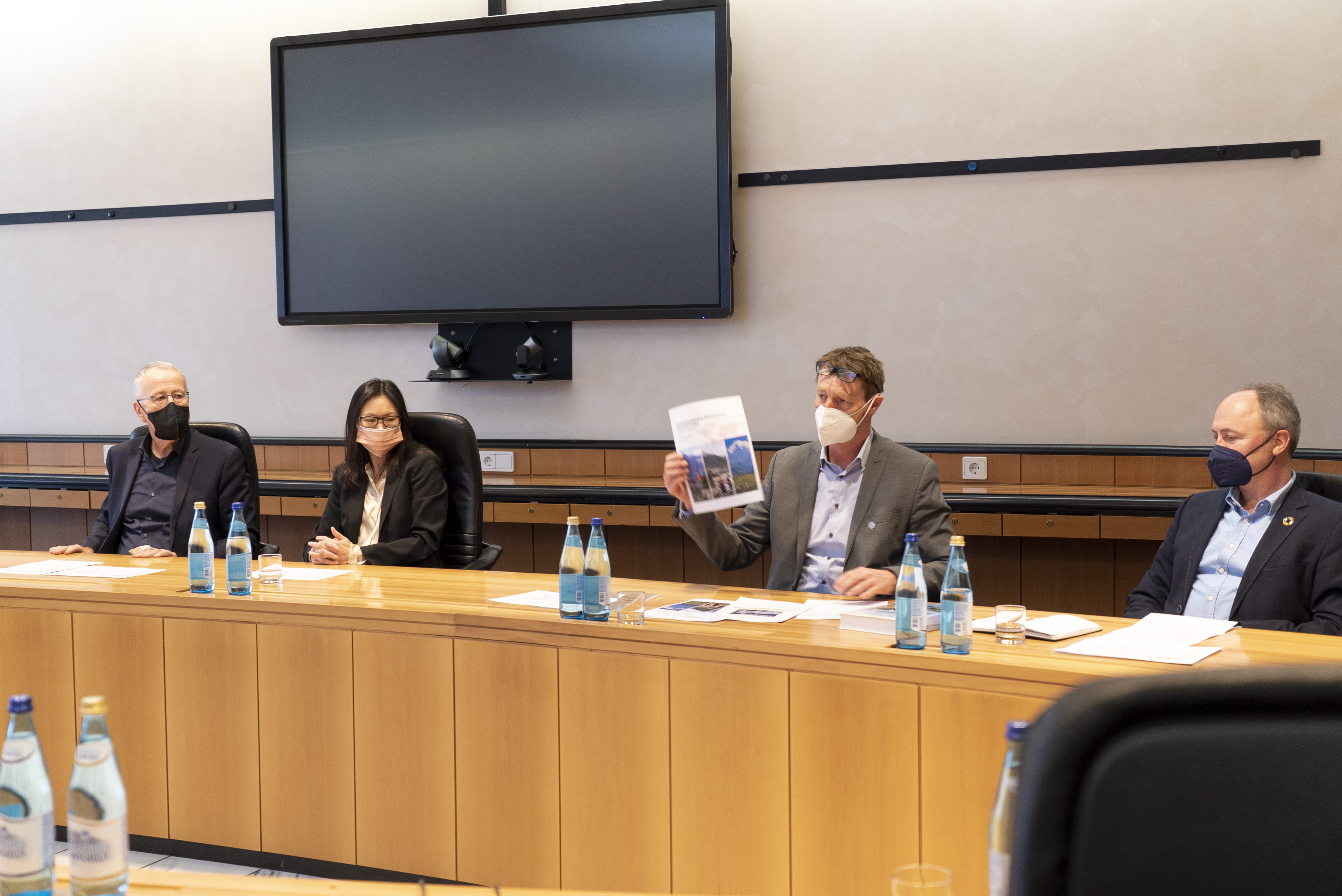 UNU Vice Rector Xiaomeng Shen's visit to Bolzano - Eurac Research