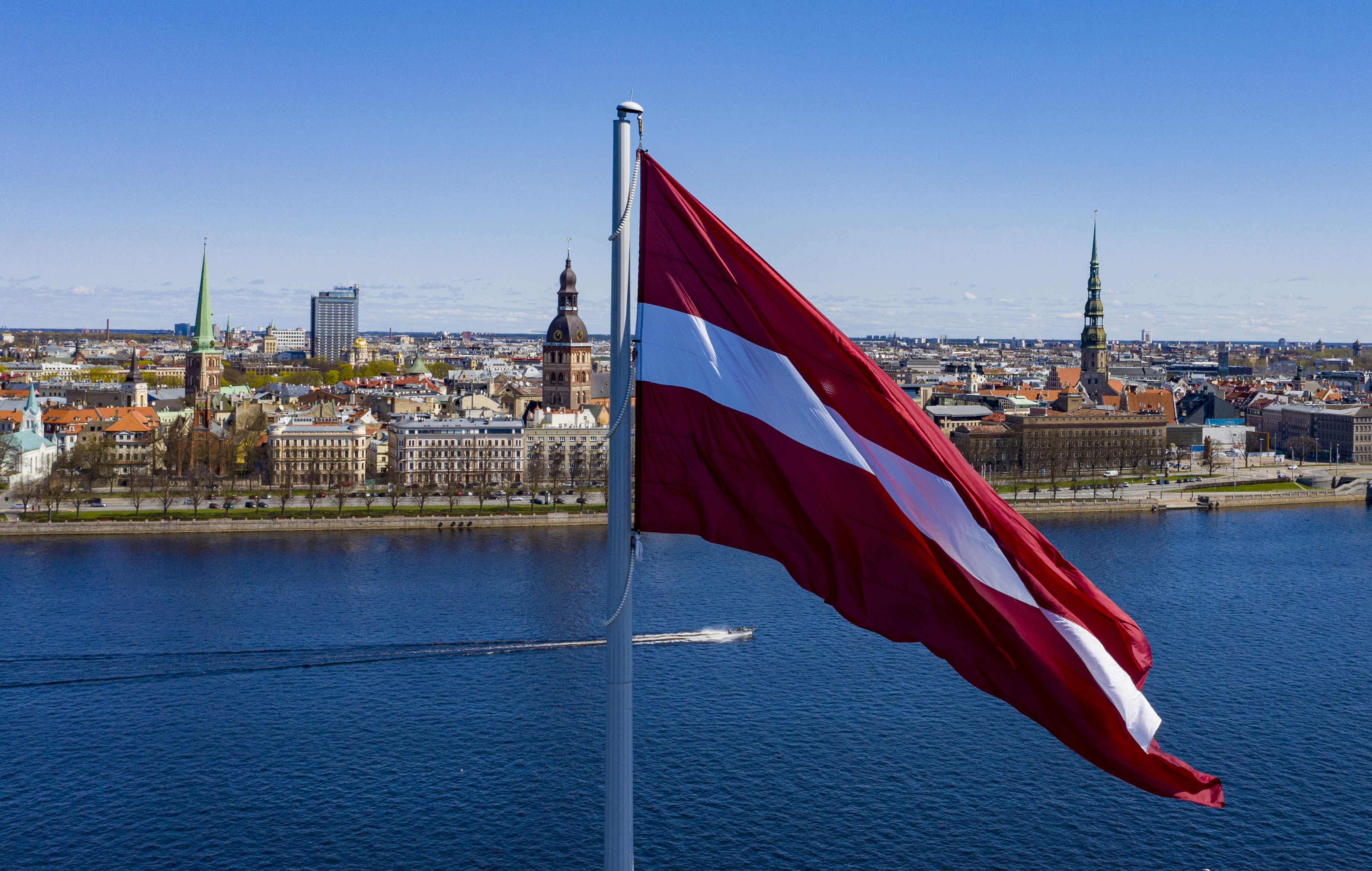 Latvian language policies and the Latvian Russian speaking communities