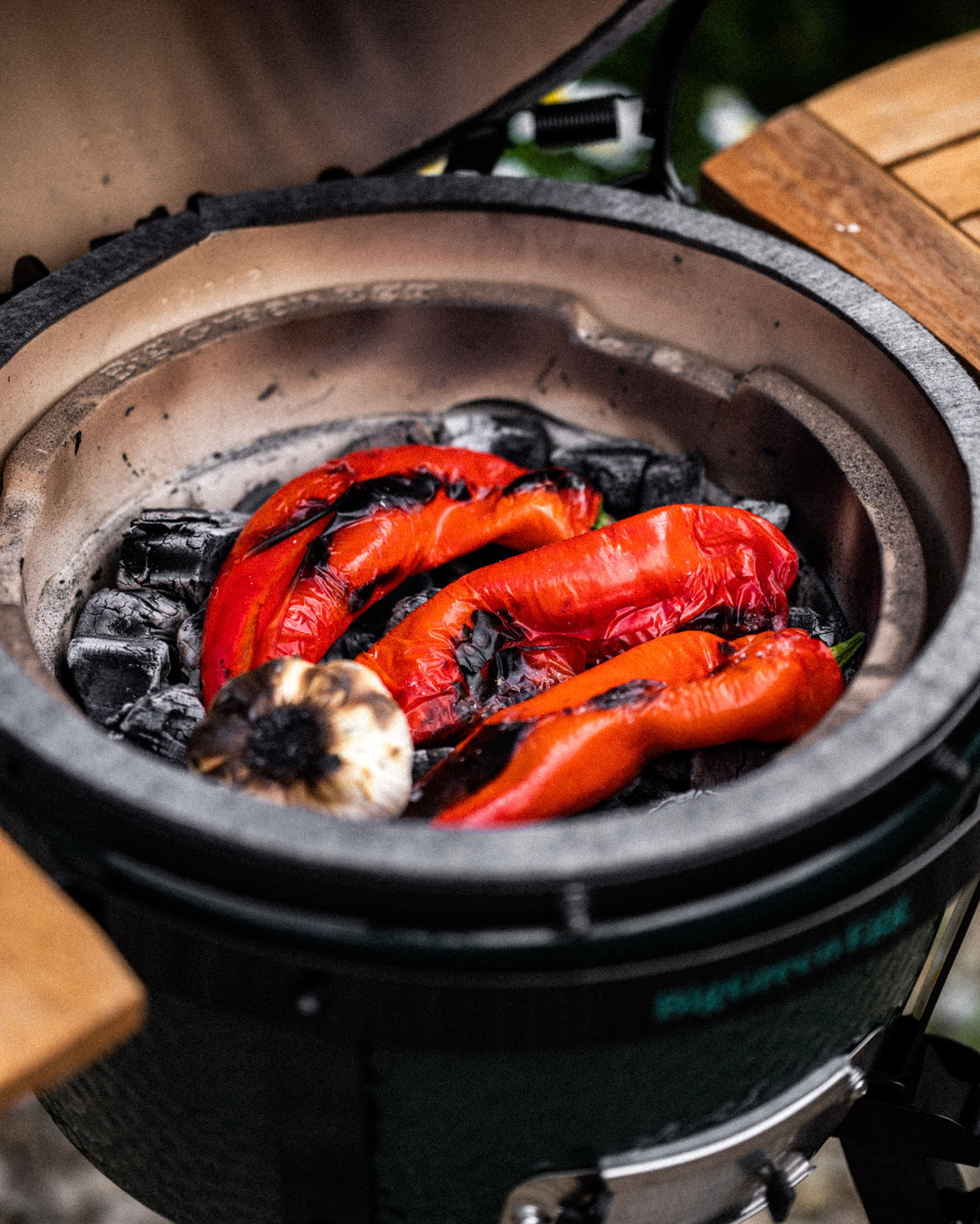 Large Charcoal BBQ - Kamado Egg Barbecue