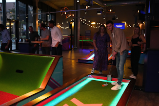 Golf & Chill - Mini golf interactif chez Koezio Bruxelles | Koezio
