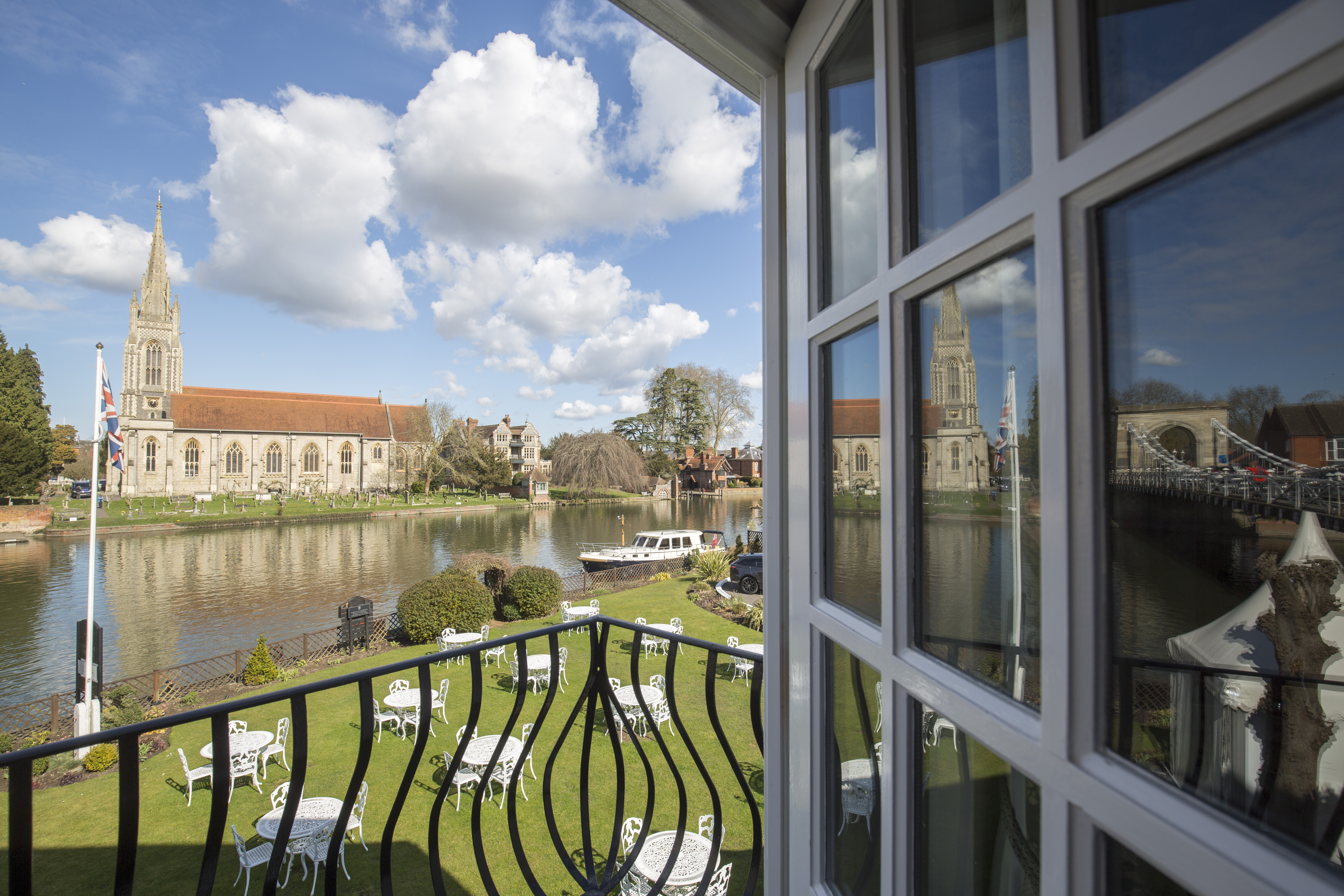 Luxury Riverside Hotel in Marlow | Macdonald Compleat Angler