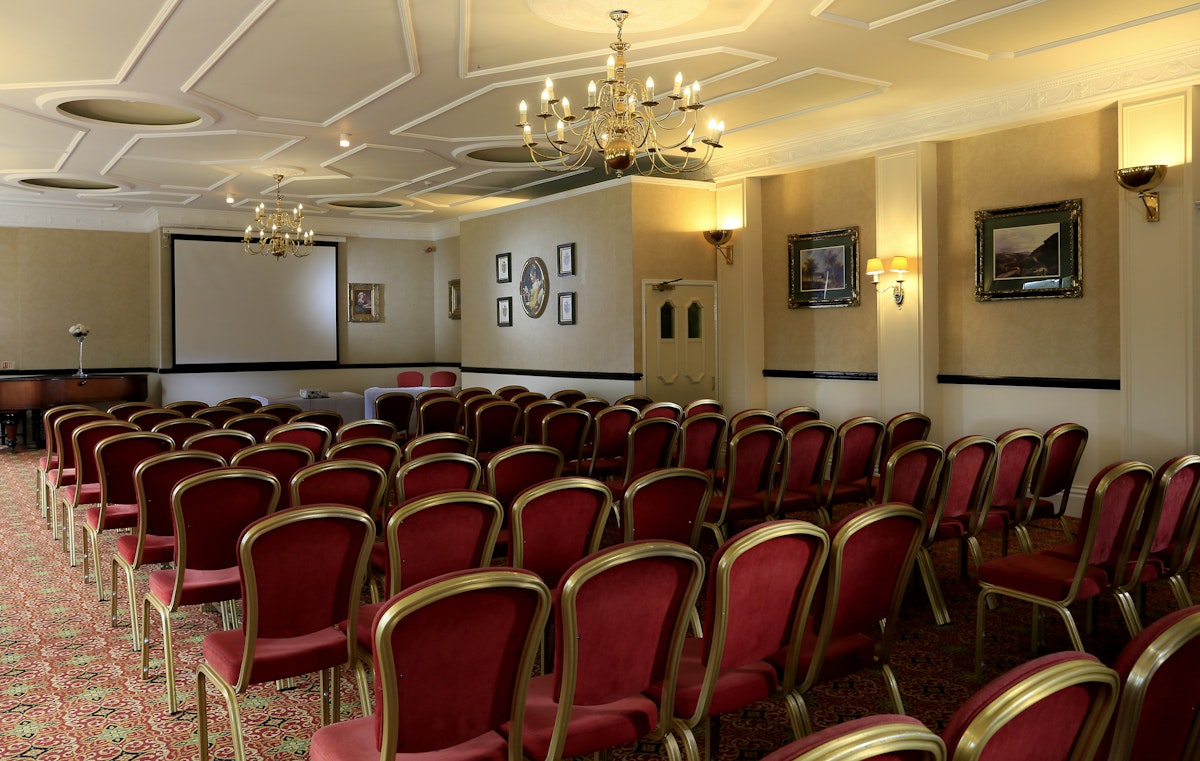 Tennyson Suite Meeting Space | Macdonald Kilhey Court