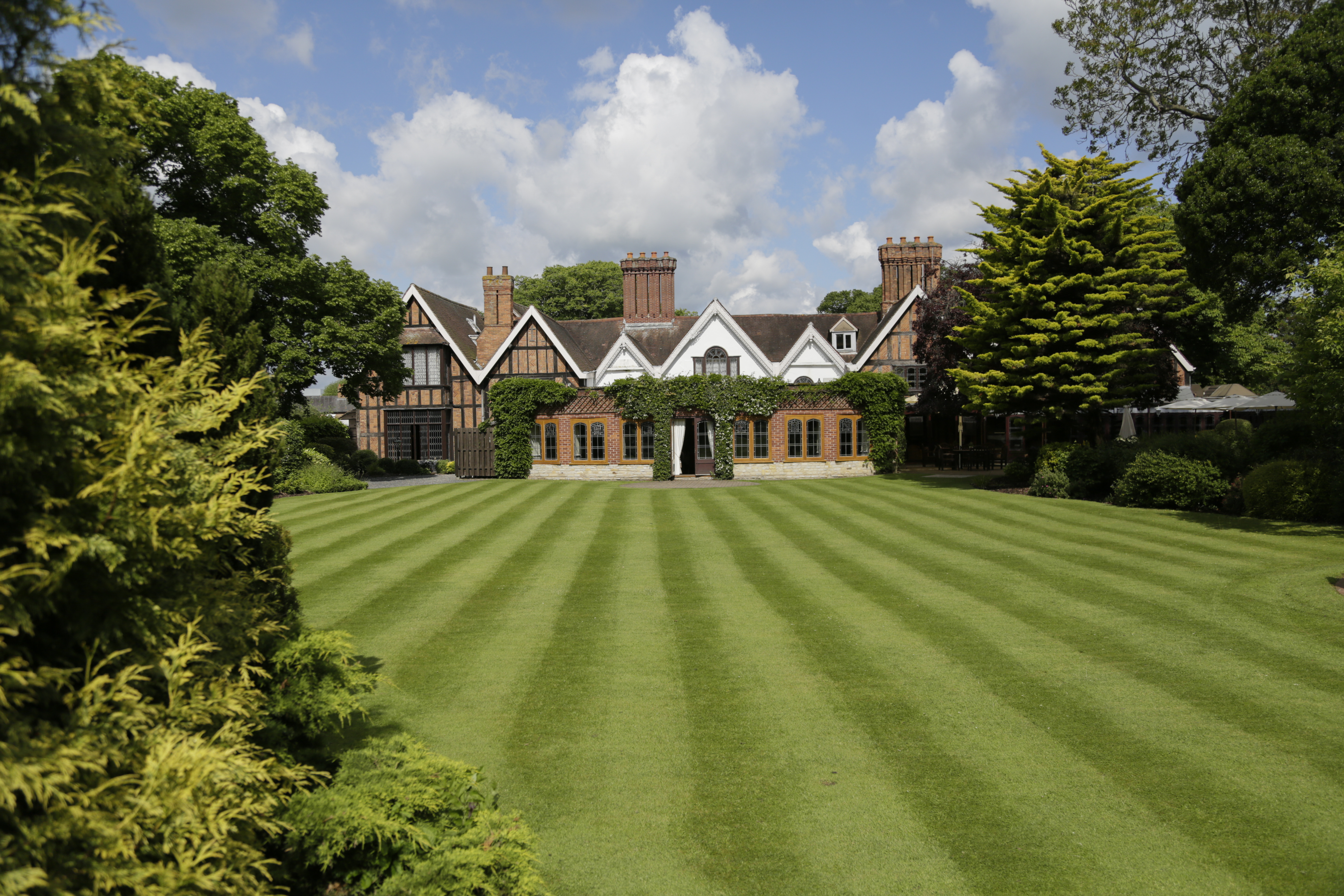 Stratford Upon Avon Hotel Deals 2025 | Alveston Manor