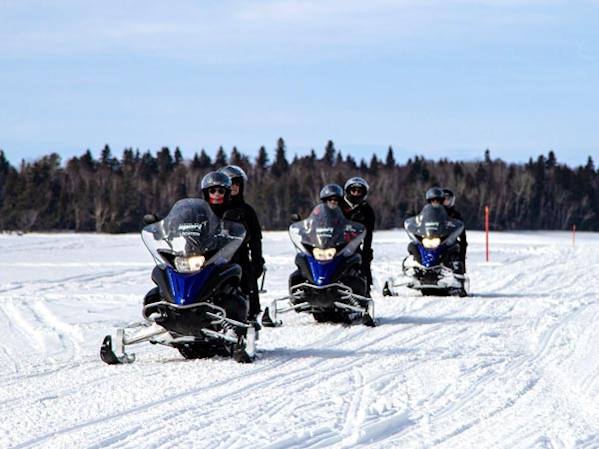 Rent a snowmobile in Quebec Province- Équinox Aventure - Équinox Aventure