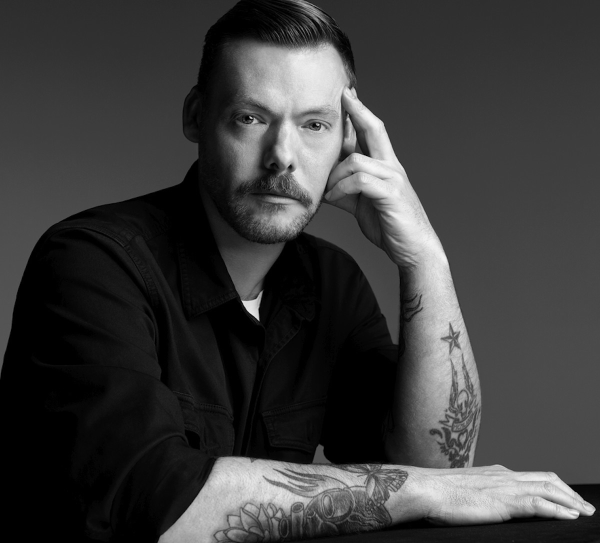 Intervista a Lee Wood, direttore creativo di Dirk Bikkemebrgs,
